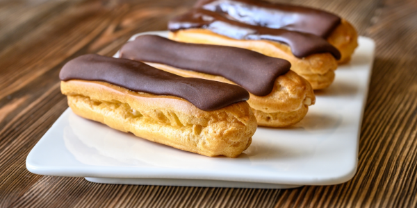 Cara Membuat Eclair Coklat Klasik yang Nikmat